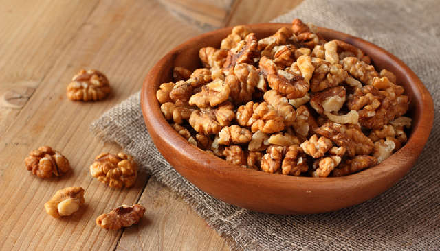 Effect of Walnut Supplementation on Dietary Polyphenol Intake ...